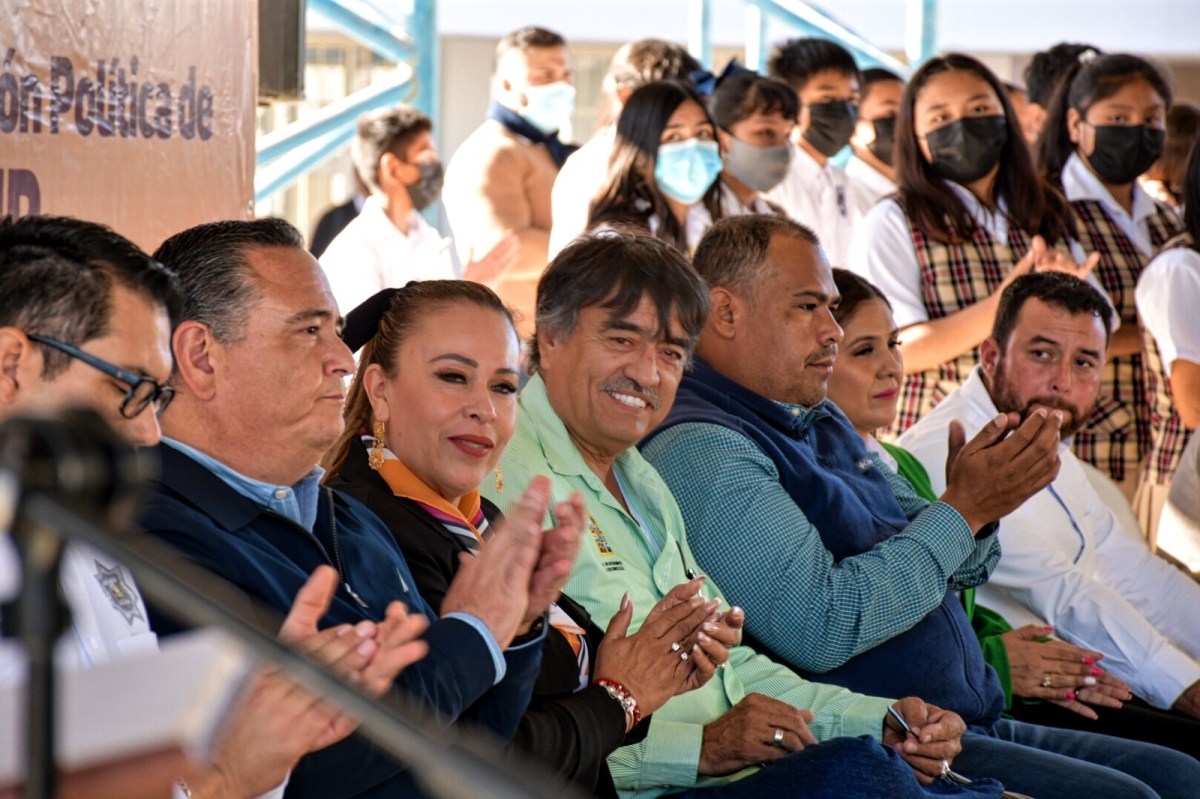 “En Los Cabos apostarle a la educación no es un gasto es una inversión’’: alcalde Oscar Leggs ...