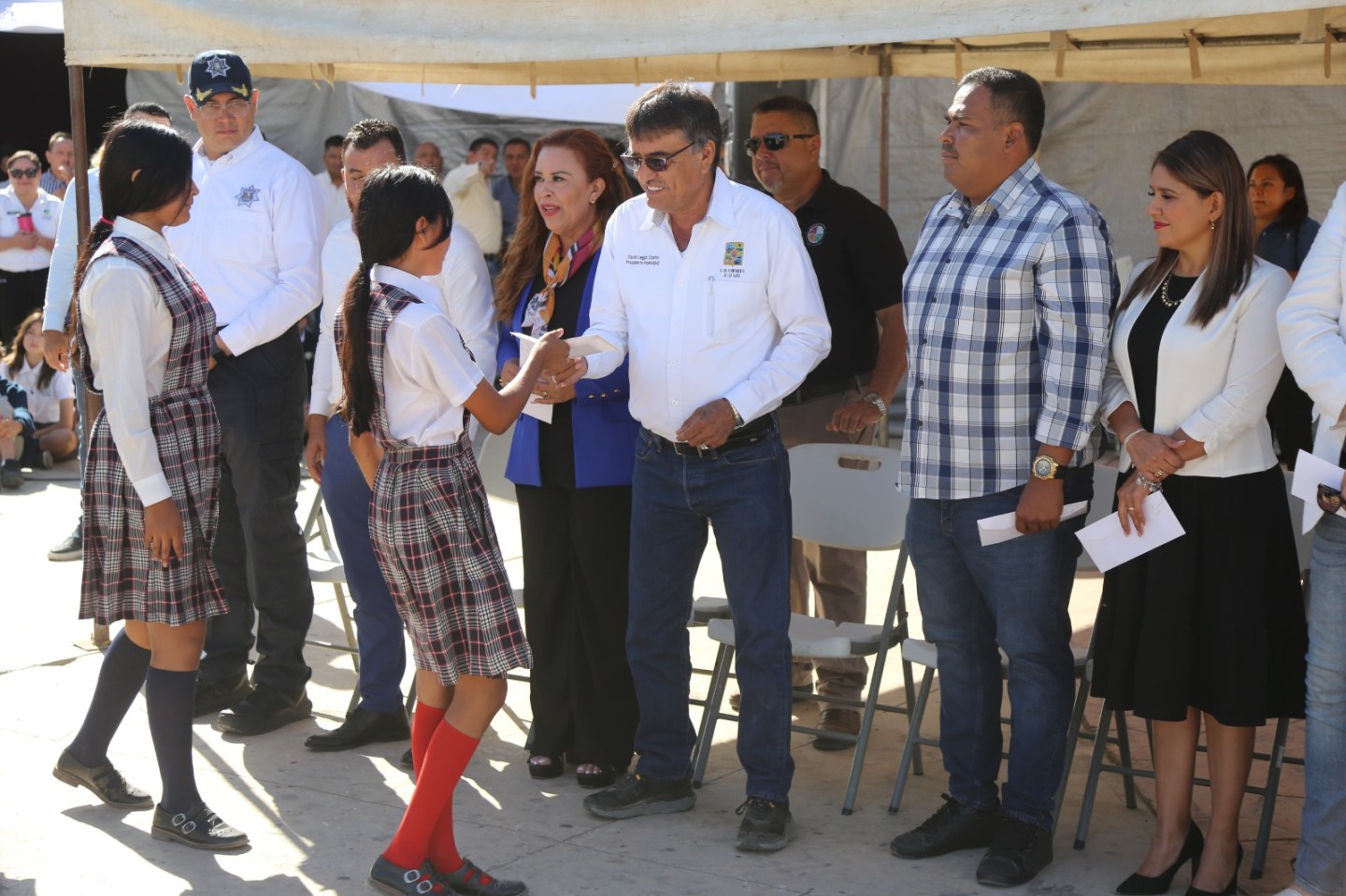 Autoridades Municipales entregan $18 mil pesos en efectivo para los 3 ...